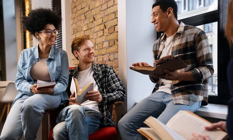 Bilinguismo: o que é e benefícios para os estudantes | Santillana Educação